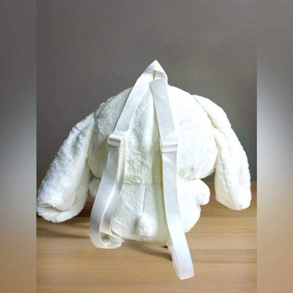 Cinnamon Roll | Bags | Brand New Cinnamon Roll Plush Backpack | Poshmark